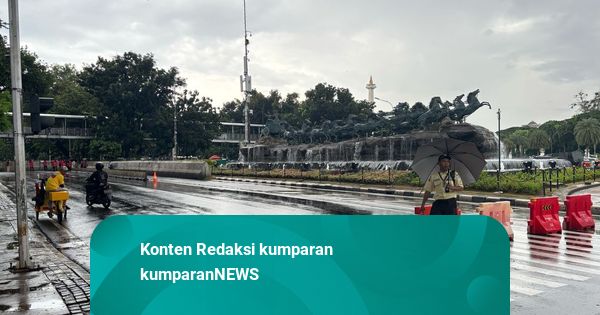Jalan Medan Merdeka Barat, Jakpus, Ditutup Jelang Demo BEM SI | kumparan.com